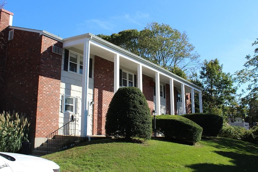 11 Crestview Dr #2C, Westerly, RI 02891 | Zillow