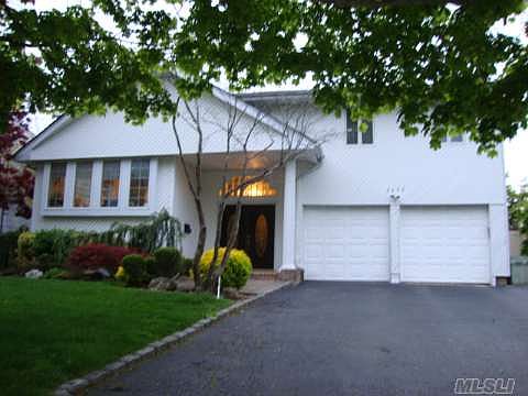 2097 Ellen Dr, Merrick, NY 11566 | Zillow