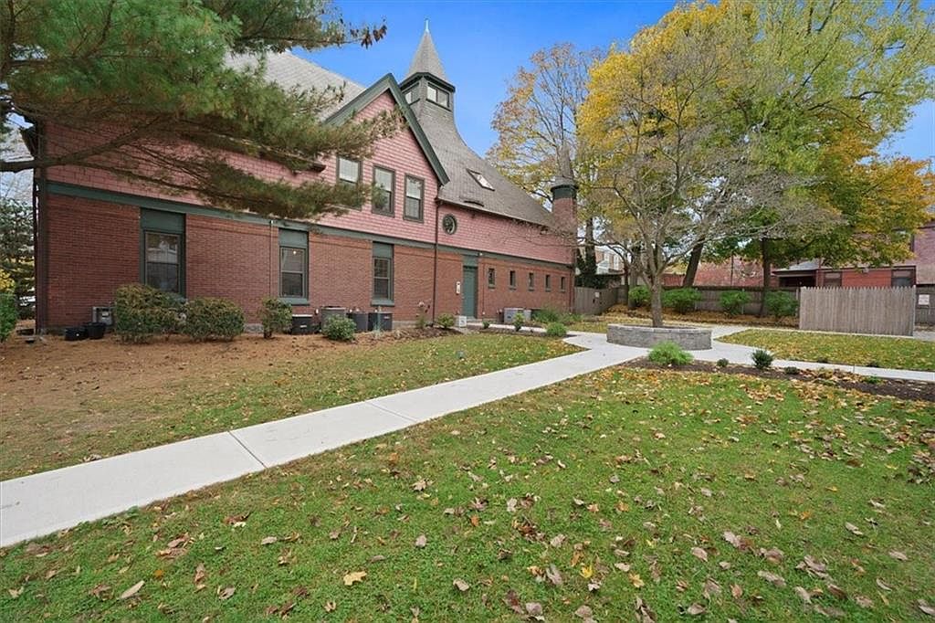 8 Slocum St #3, Providence, RI 02909 | MLS #1347763 | Zillow