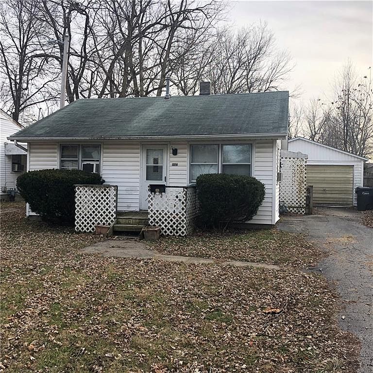 1845 W Waggoner St, Decatur, IL 62526 | Zillow