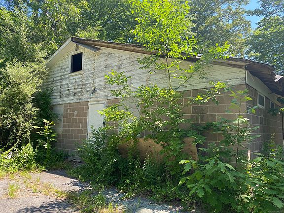 828 Vauxhall Street Ext, Waterford, CT 06385 | MLS #24022711 | Zillow