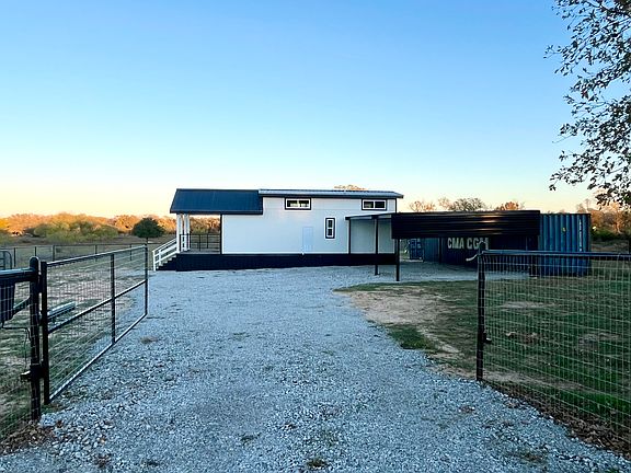 289 County Road 3821, Bridgeport, TX 76426 | Zillow