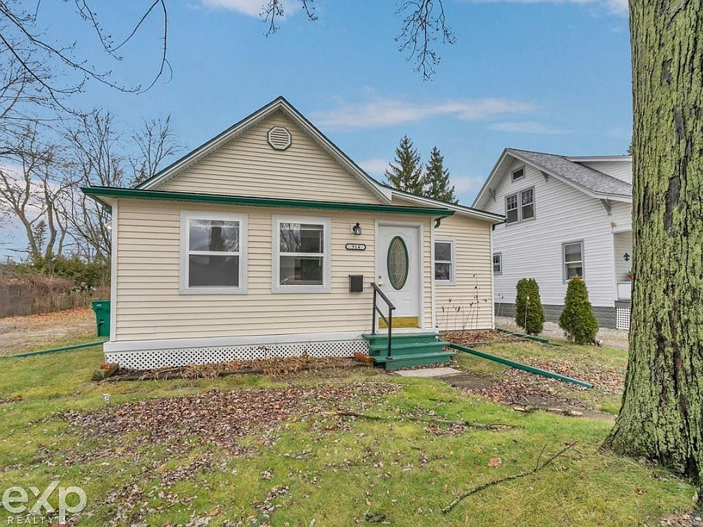 914 Vine St, Saint Clair, MI 48079 | Zillow