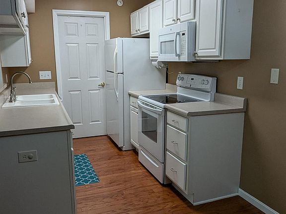 3326 Emerald Lakes Dr UNIT 2C, Cincinnati, OH 45211 | MLS #1810067 | Zillow