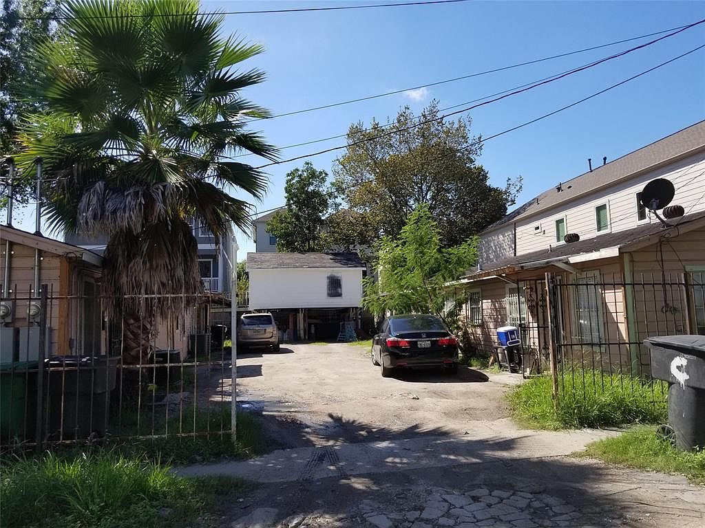 5605 Petty St, Houston, TX 77007 | Zillow