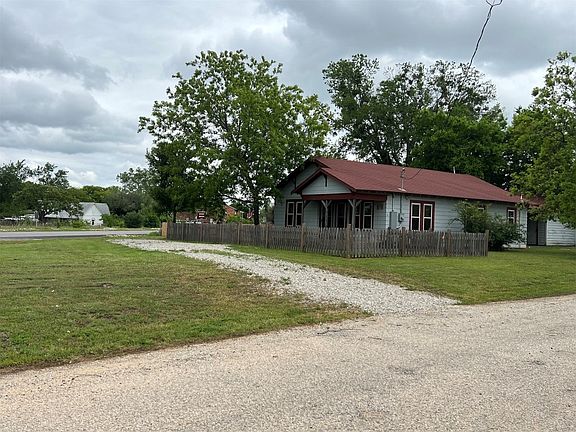 204 N Howard St, Alvord, TX 76225 | MLS #20314769 | Zillow