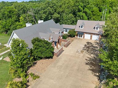 2 Golden Eagle Dr, Golden Eagle, IL 62036 | Zillow