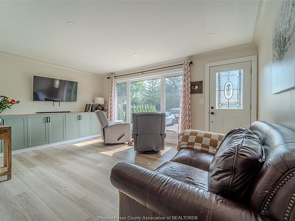 127 Brighton Rd, Tecumseh, ON N8N 2L2 | MLS #25014120 | Zillow