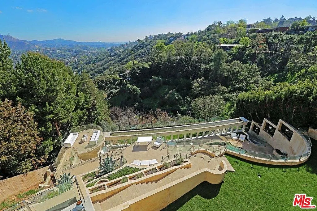 Abandoned: Inside Mary J. Blige's Former Hollywood Hills Mansion ...