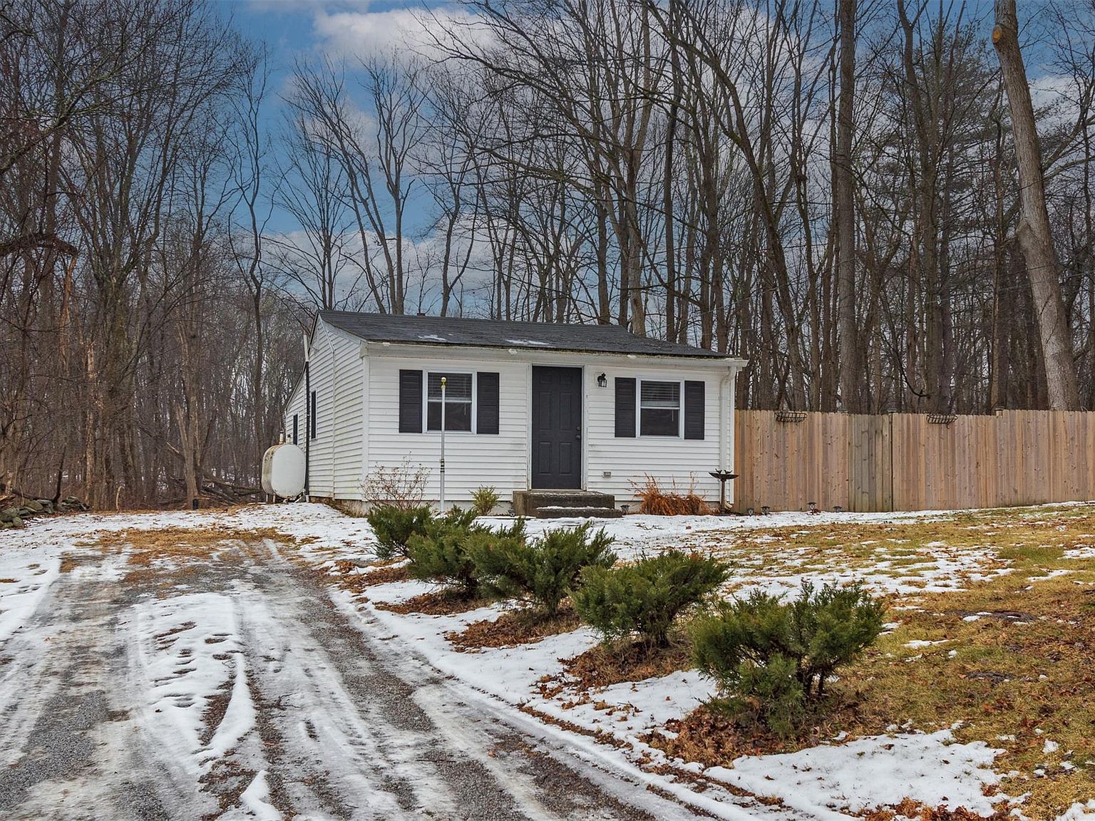 52 Netherwood Plaza, Salt Point, NY 12578 | Zillow