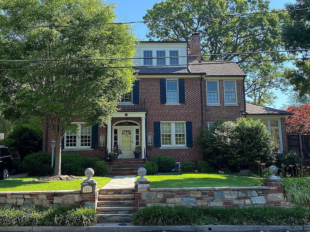 1233 S Oakcrest Rd, Arlington, VA 22202 | Zillow