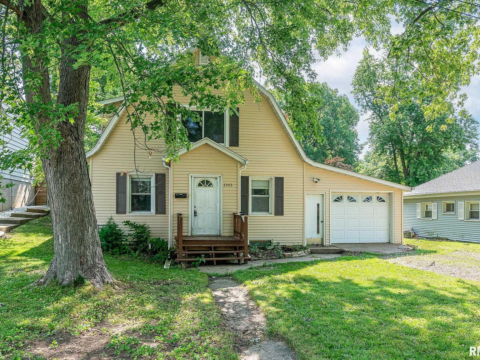 3303 Pershing Blvd, Clinton, IA 52732 | Zillow