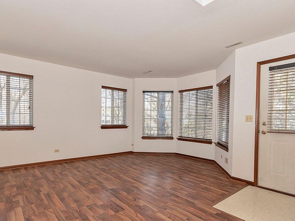 41 S Treehouse Ln #41, Round Lake, IL 60073 | Zillow