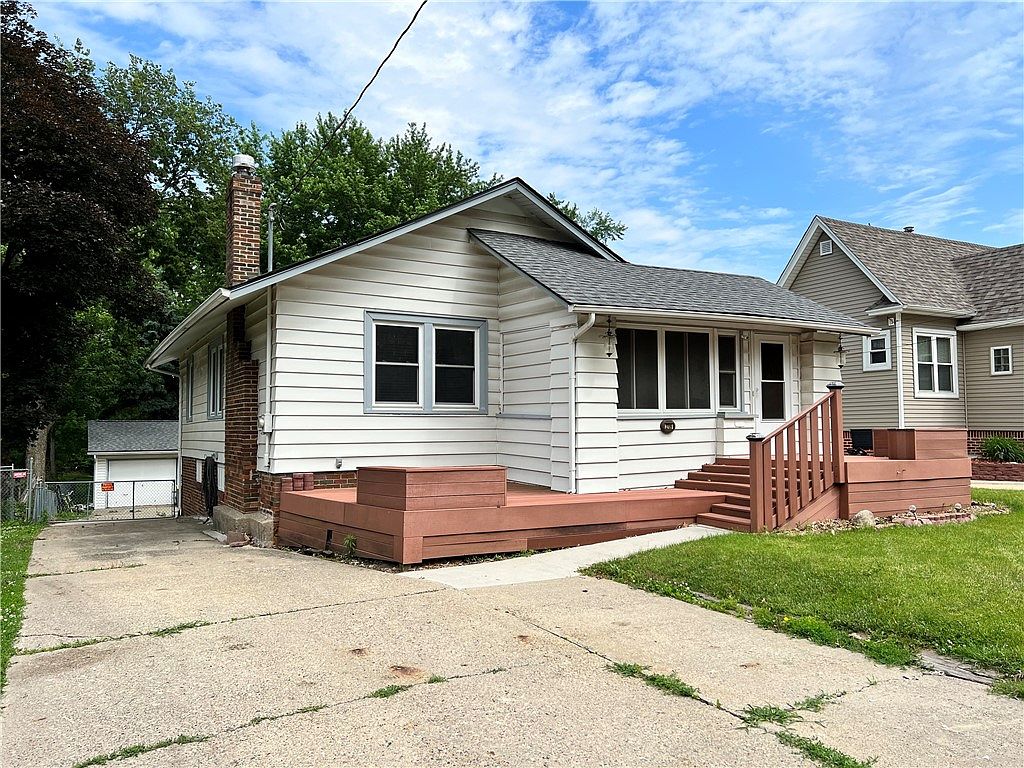 2709 30th St, Des Moines, IA 50310 | Zillow