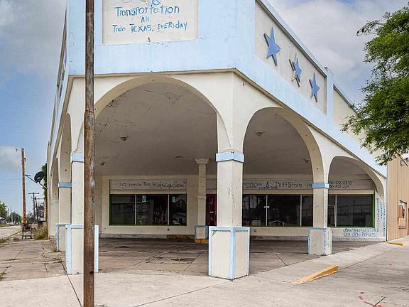 107 S Main St, Del Rio, TX 78840 | MLS #201522 | Zillow