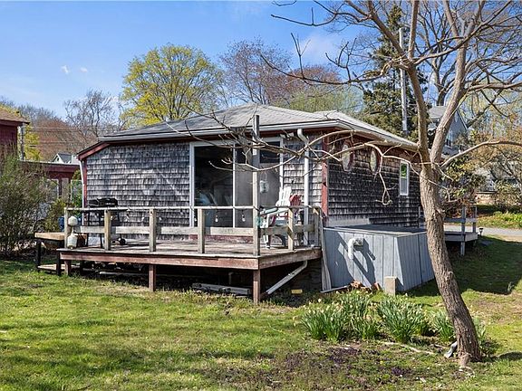 39 Edwards Ave, South Kingstown, RI 02879 | MLS #1334403 | Zillow