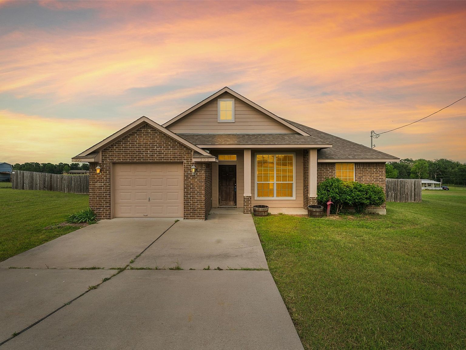 300 Morris St, Riesel, TX 76682 | MLS #20932418 | Zillow