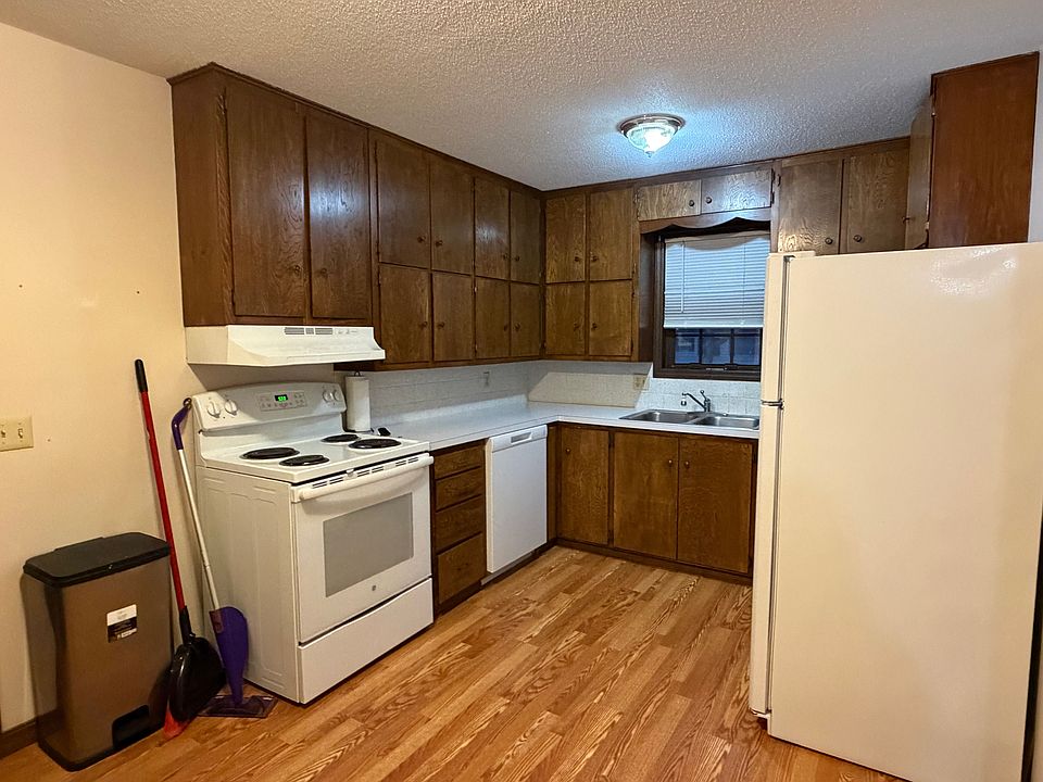 512 N Carrie St McPherson KS | Zillow