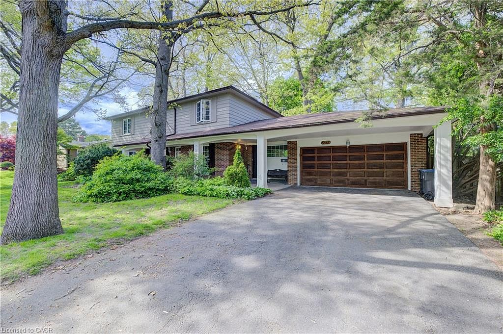 2073 Tenoga Dr, Mississauga, ON L5H 3K1 | Zillow