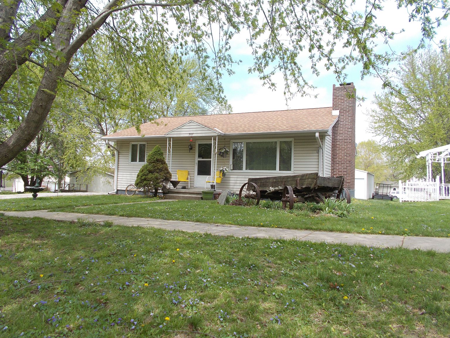 507 W Missouri St, Oregon, MO 64473 | Zillow