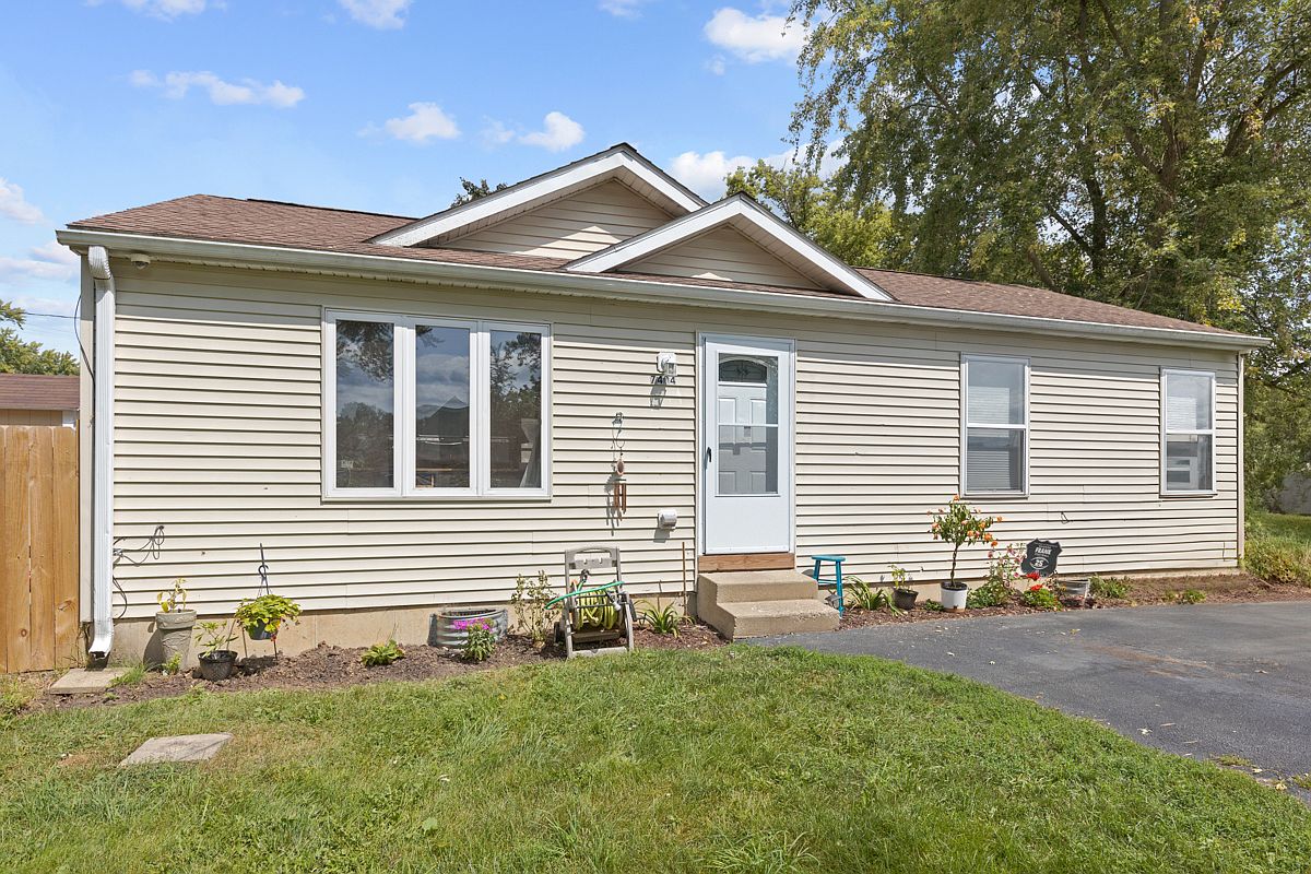 7404 Birch Dr Wonder Lake Il 60097 Zillow