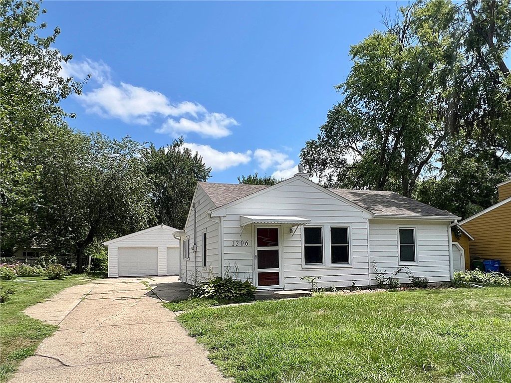 1206 N C St, Indianola, IA 50125 | Zillow