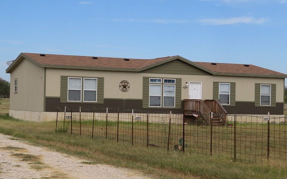 157 Private Road 677, Devine, TX 78016 | Zillow