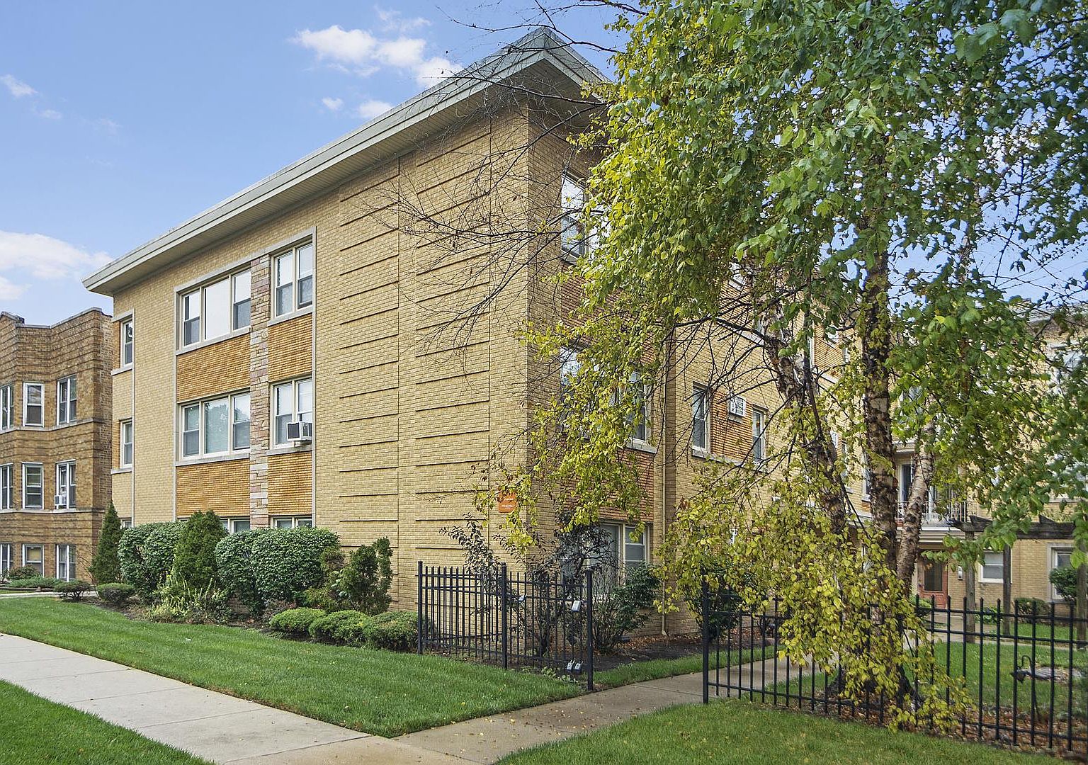 1955 Euclid Ave APT 208, Berwyn, IL 60402 | Zillow