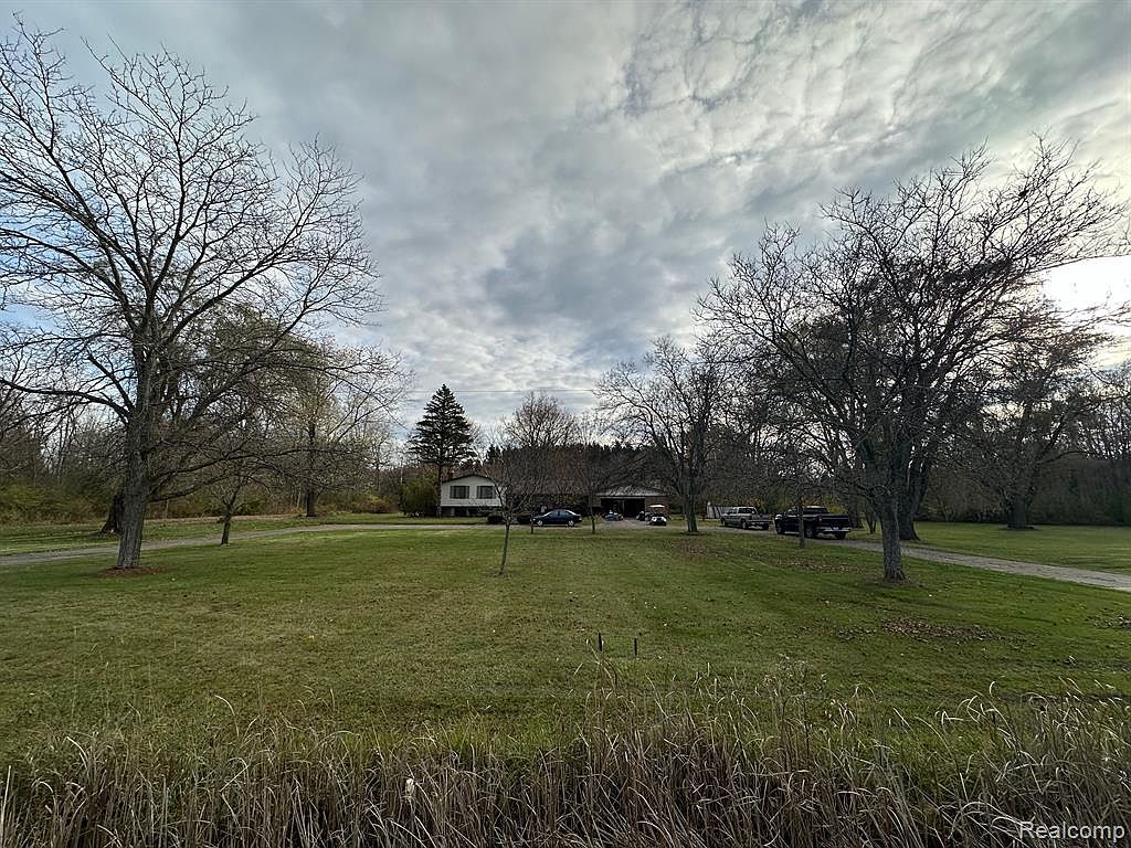 1352 E Cook Rd, Grand Blanc, MI 48439 | MLS #20230094227 | Zillow