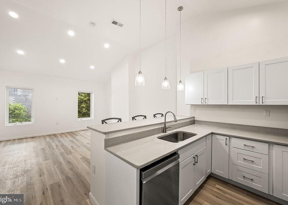 1633 Germantown Ave Floor 3, Philadelphia, PA 19122 | Zillow