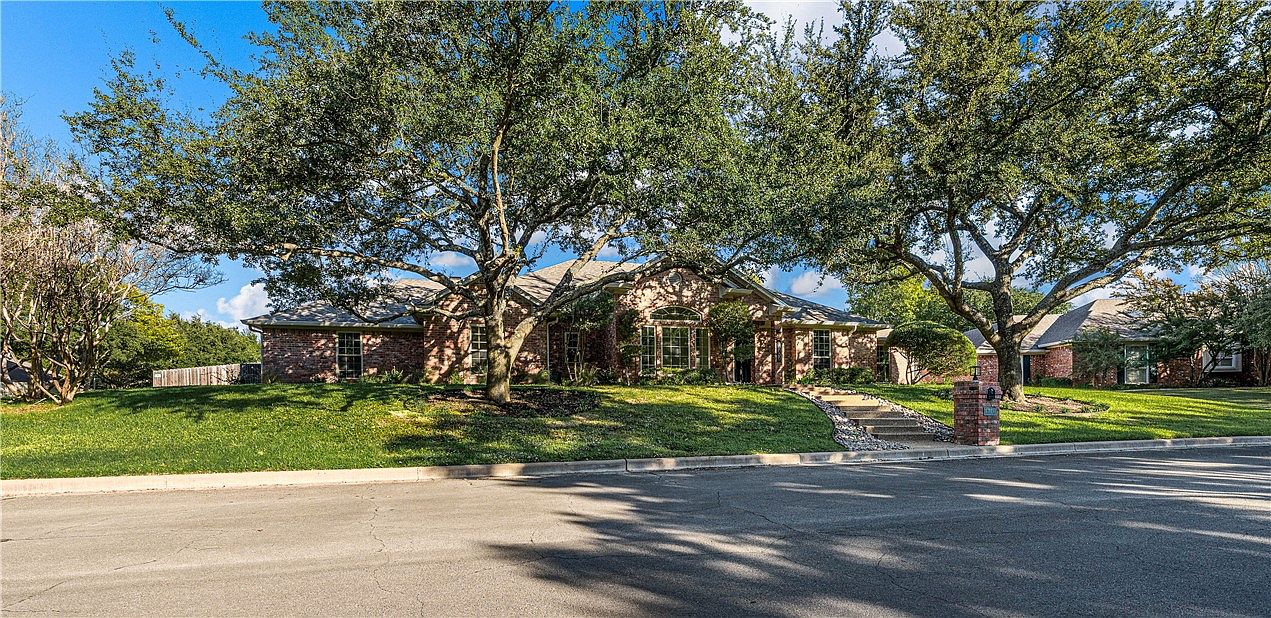 10000 Ridge Point Dr, Woodway, TX 76712 | MLS #215857 | Zillow