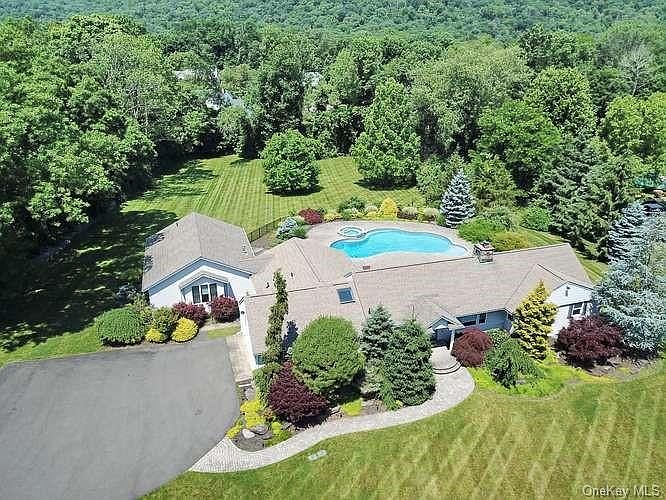 89 Spook Rock Rd, Suffern, NY 10901 | Zillow