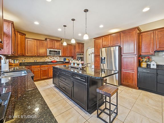 260 N Forest Dr, Addison, IL 60101 | MLS #12335887 | Zillow