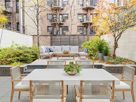 215 Sullivan St, New York, NY 10012 | MLS #S1732257 | Zillow