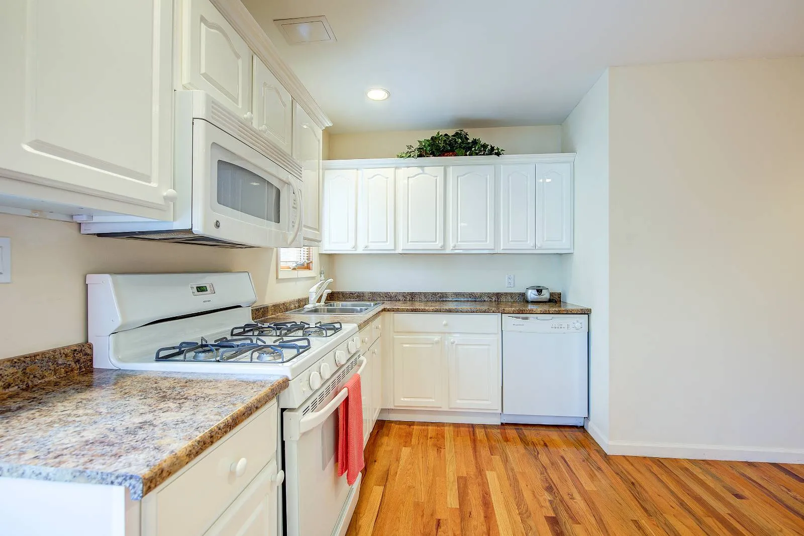 160-32 11th Avenue #1 in Beechhurst, Queens | StreetEasy