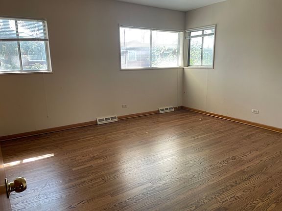 130 E Northwest Hwy, Des Plaines, IL 60016 | MLS #11871295 | Zillow