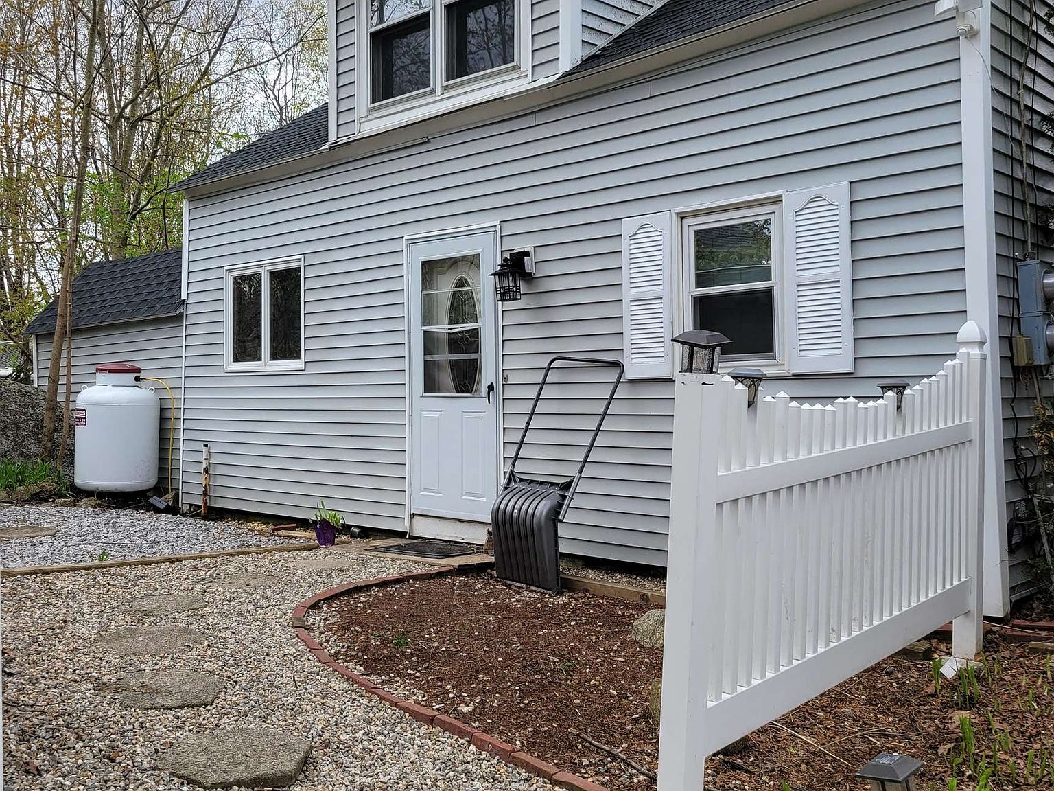 83 Bridge Street, Hillsboro, NH 03244 | Zillow