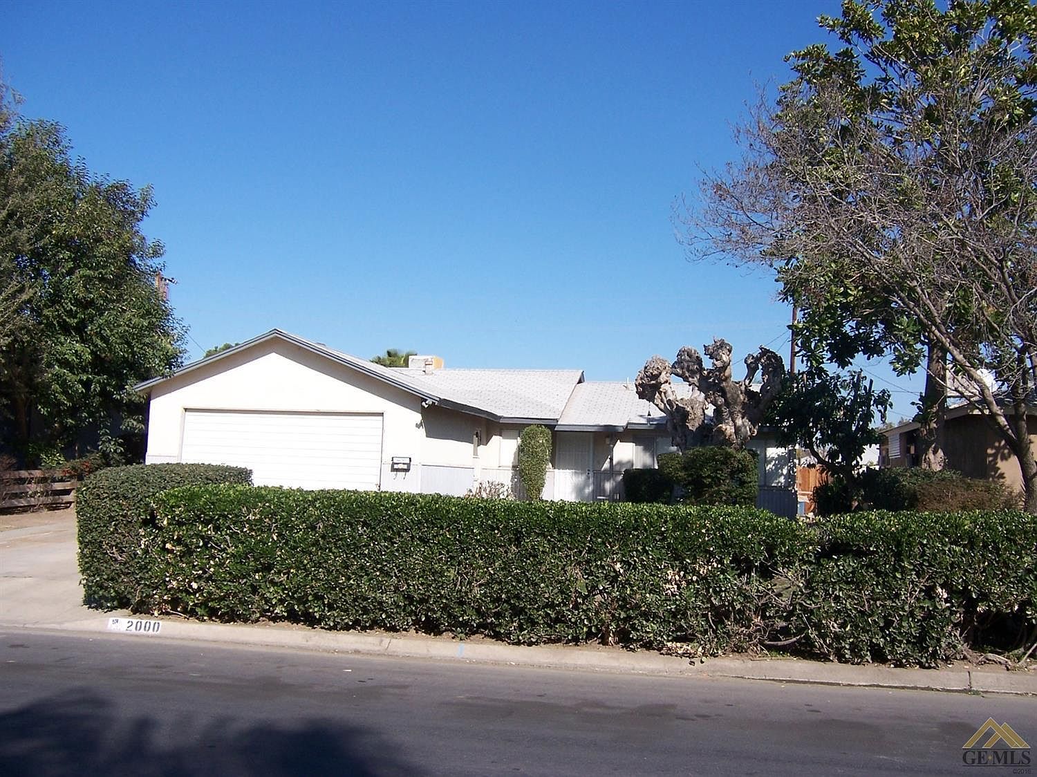 2000 Lacey St, Bakersfield, CA 93304 | Zillow