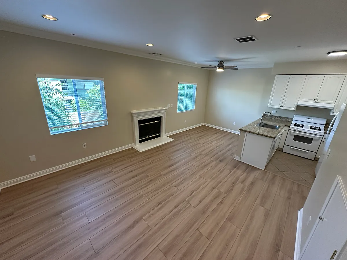 22651 Del Valle St Apt 2, Woodland Hills, CA 91364 | HotPads