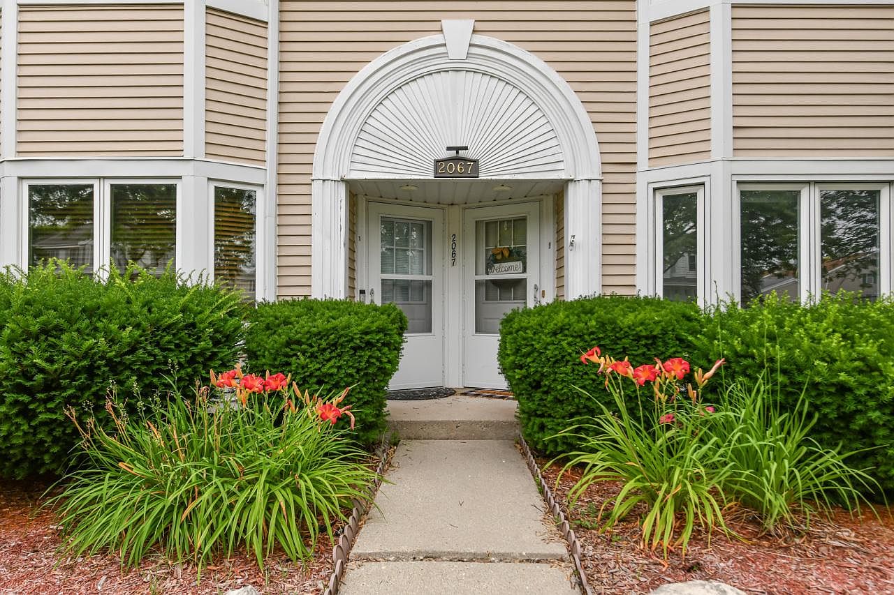 2067 Cliff-Alex COURT SOUTH South #1, Waukesha, WI 53189 | Zillow