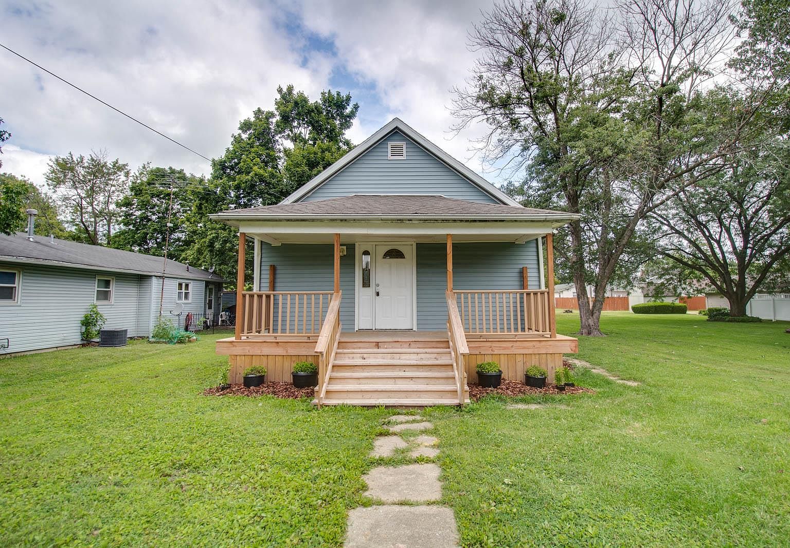 309 W Elm St, Gillespie, IL 62033 | Zillow