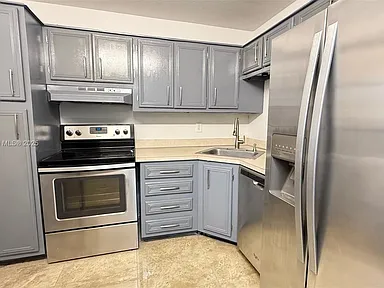 Rokest Condominiums - 8400 Lagos De Campo Blvd Fort Lauderdale FL | Zillow