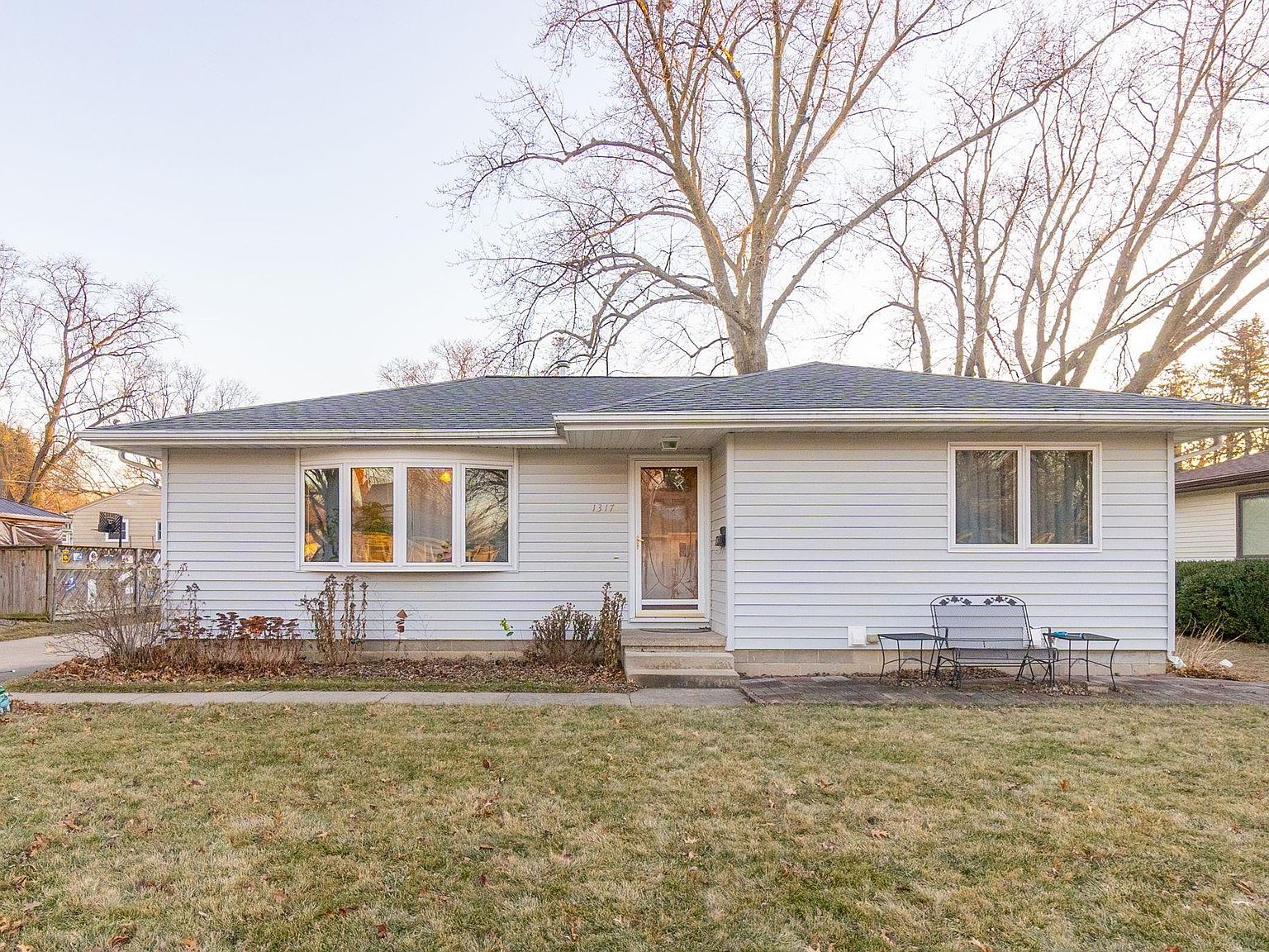 1317 Hawthorne Dr, Cedar Falls, IA 50613 | Zillow