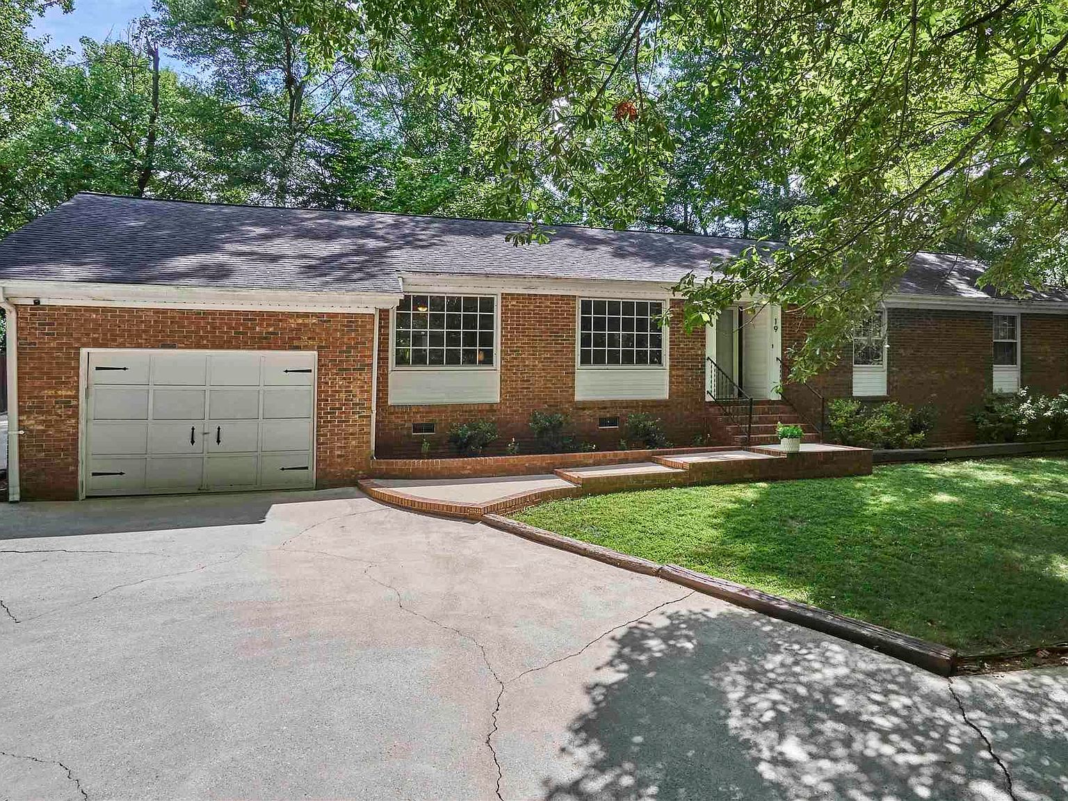 19 Riverview Dr, Greenville, SC 29611 | Zillow