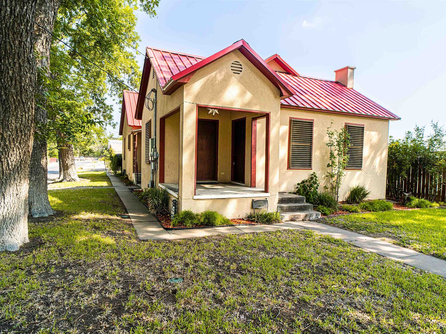 221 Spring St, Del Rio, TX 78840 | Zillow