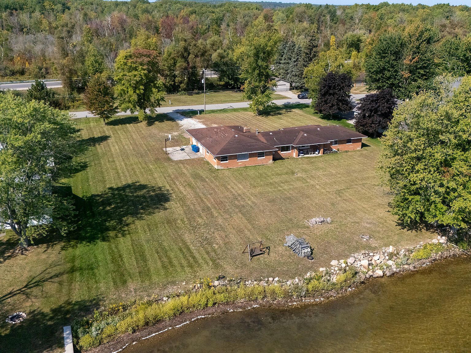 126 Clearview Dr, Houghton Lake, MI 48629 | MLS #201831770 | Zillow