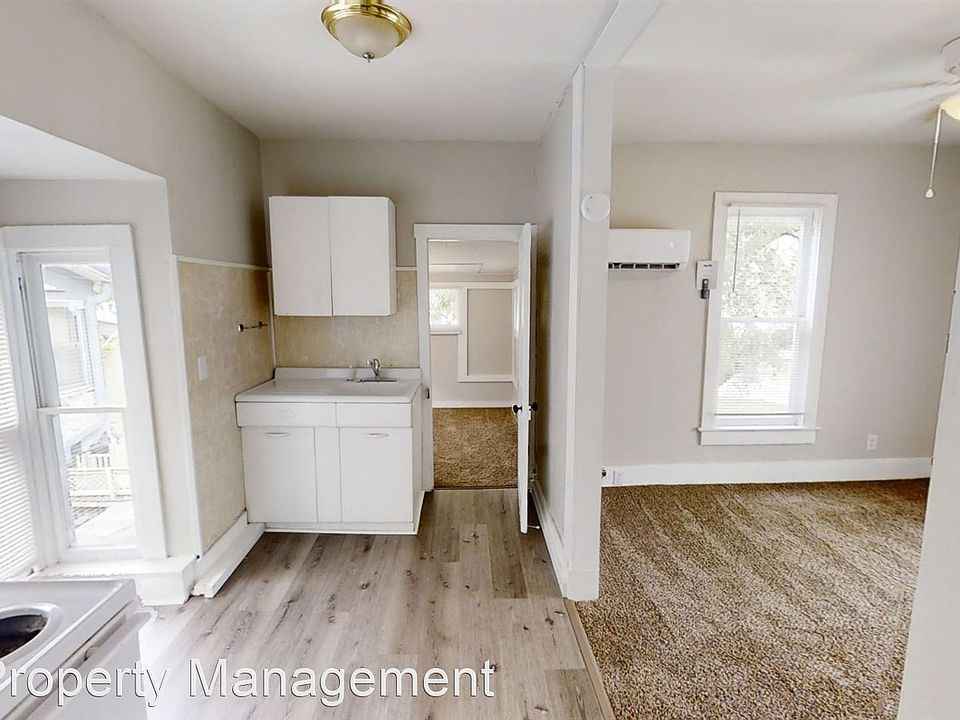 Duplex at 820 SW 6th Ave - 820 SW 6th Ave Topeka KS | Zillow