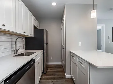 Ravines Apartments - Modern 1-Bedroom Apartments - 6917 Montgomery Rd ...