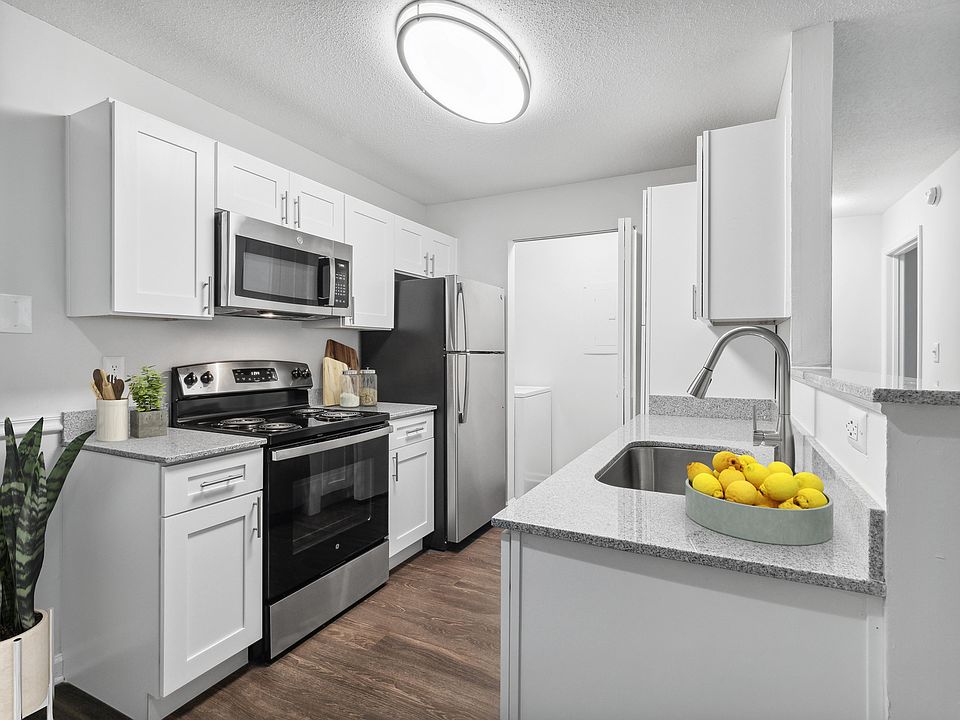 The Summit at Avent Ferry Apartment Rentals with Virtual tours ...