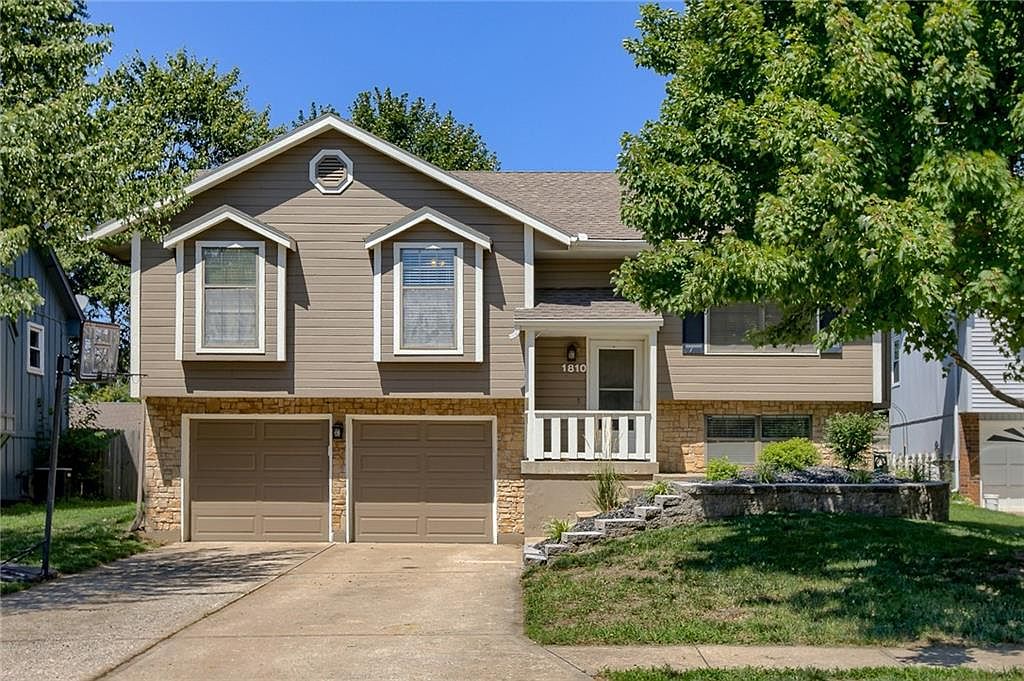 1810 SE 3rd St, Lees Summit, MO 64063 | Zillow